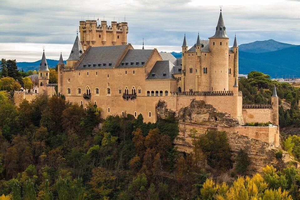 3 Types of Castles and Fortifications - Saving Castles