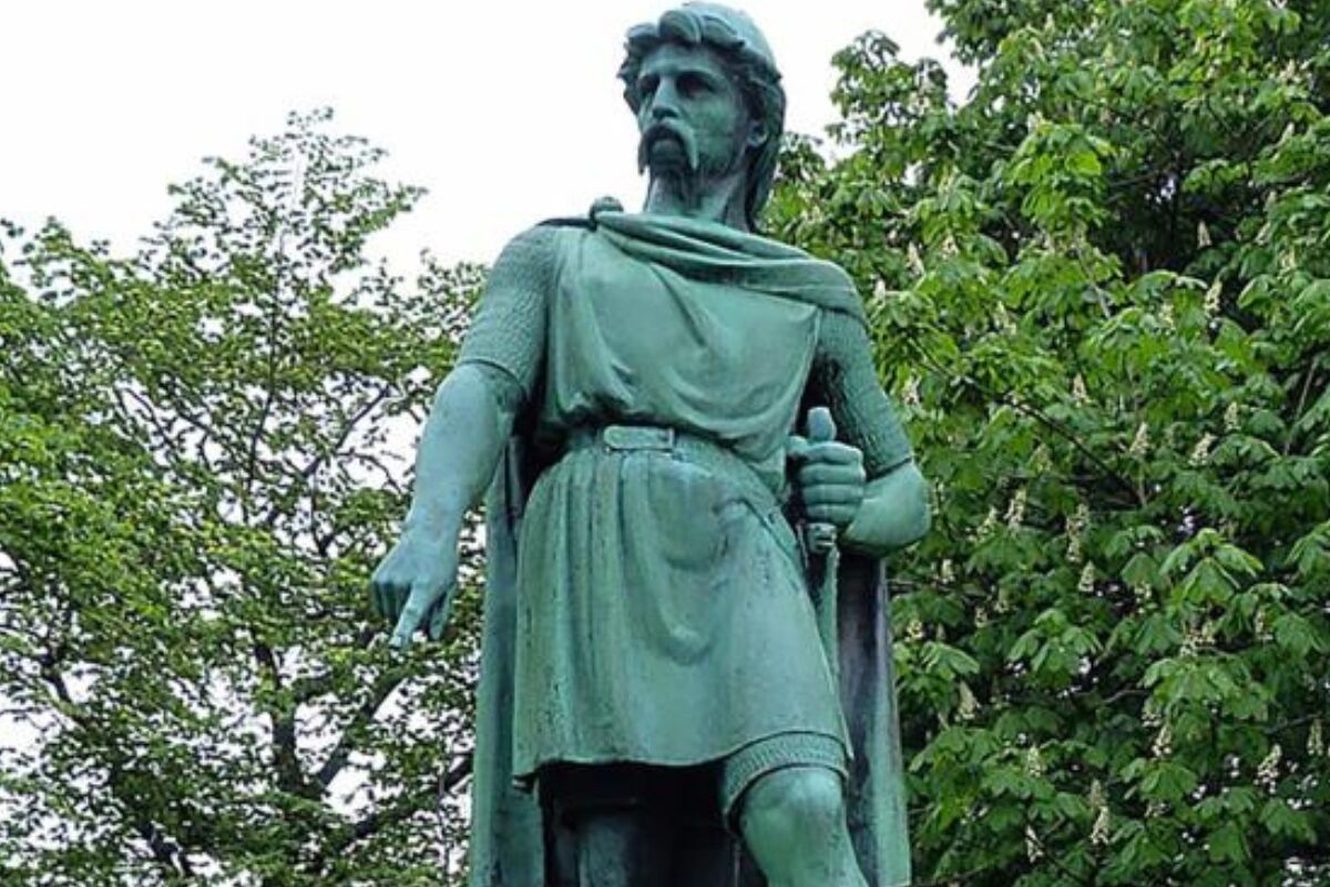 Rollo: The Viking Who Transformed from Raider to Ruler - Saving Castles