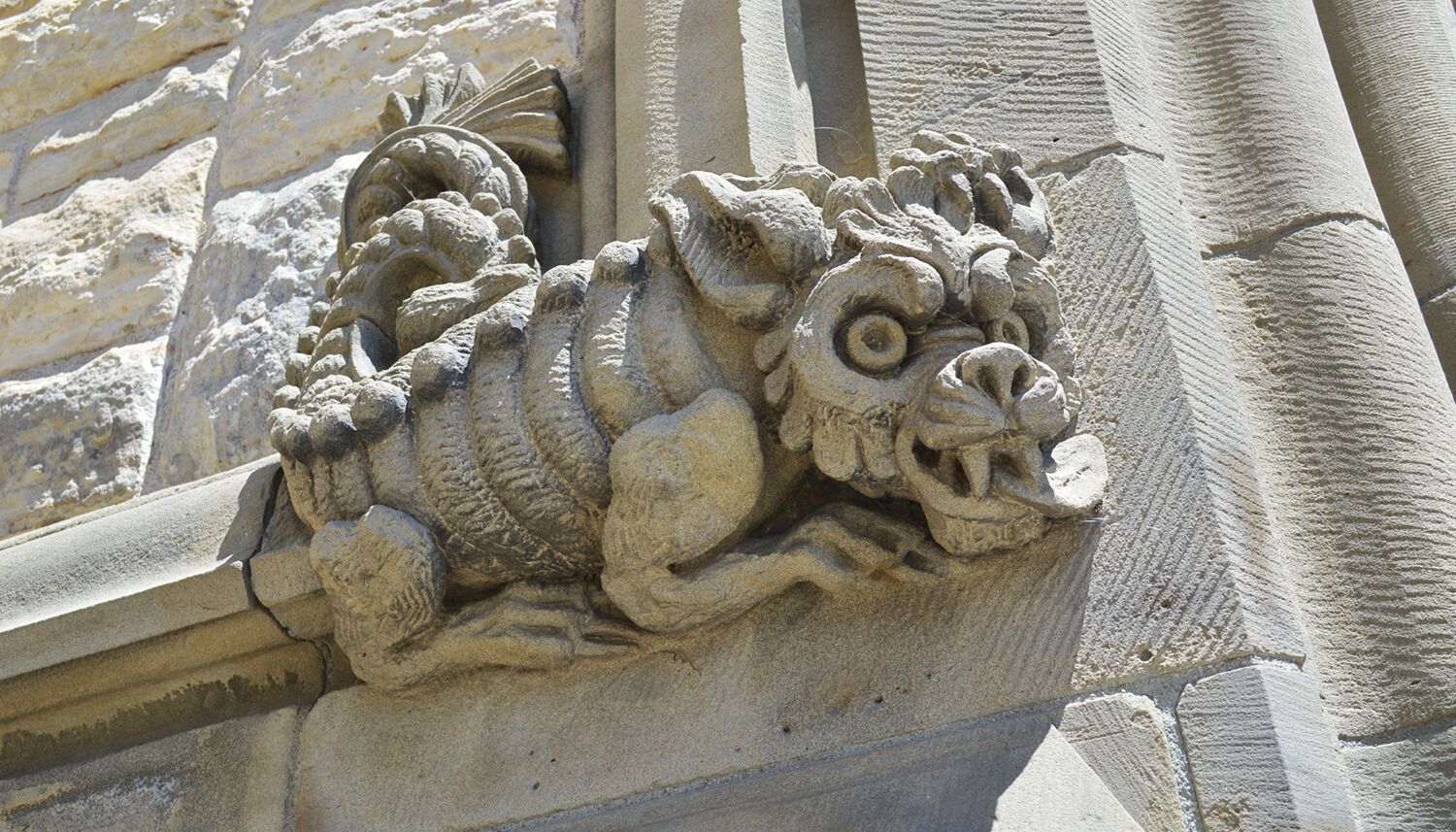 Gargoyles and Grotesques: The Spine-Chilling Guardians of Medieval ...